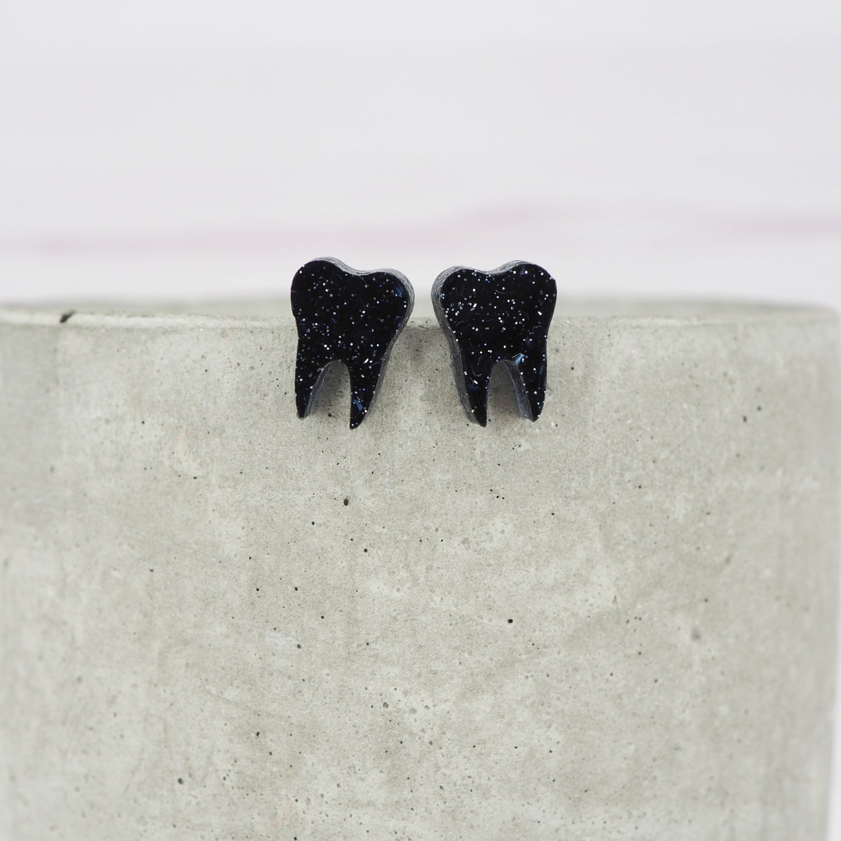 Black glitter molar tooth studs – Madebyjenwren